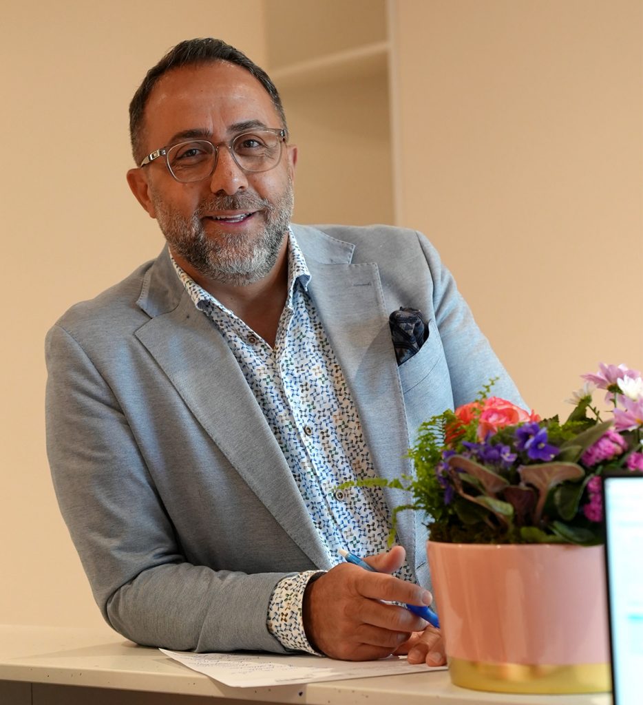 Dr Joseph Boumerhi - Chirurgien plasticien à Montréal